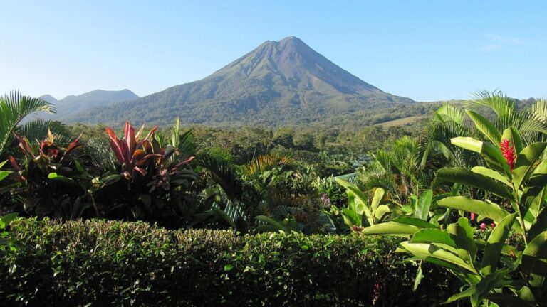 What Is The Smallest Volcano? - Online Field Guide